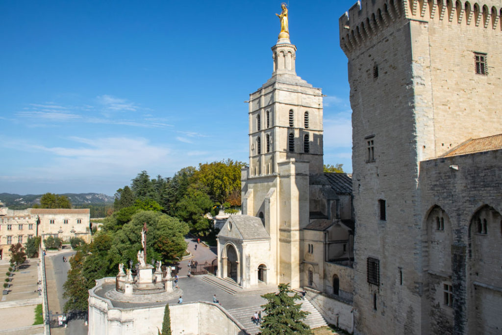 A Quick Sightseeing Guide to Visiting Avignon, France - Travelsewhere